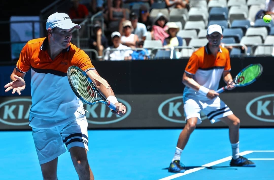 Bryan Brothers' Tennis Racquet: A Closer Look