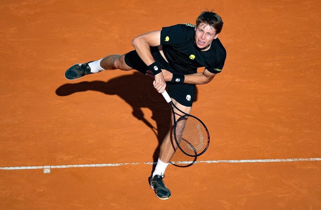 Ilya Ivashka's Tennis Racquet: A Closer Look at His Gear